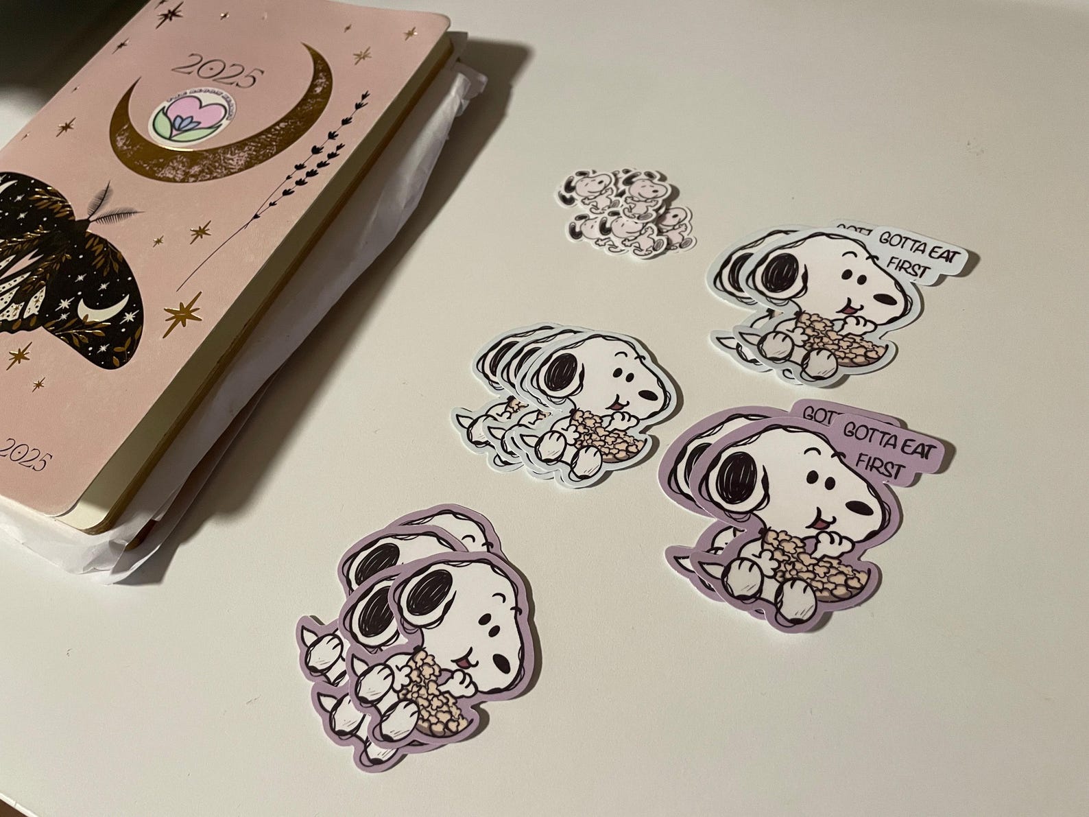 Snoopy Eating Popcorn - Sticker, Funny, Cute, Snoopy, Peanuts, Charlie ...