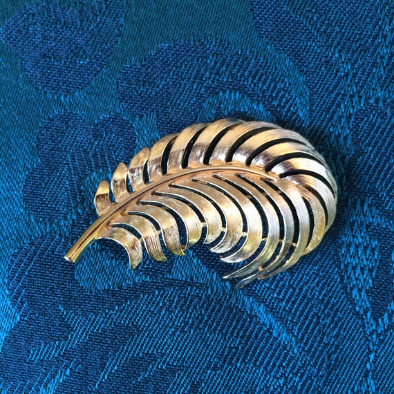 Trifari vintage brooch - Gem