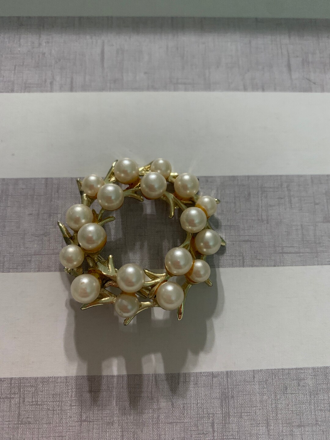 Pearl and Golden Wreath Brooch Pin - Etsy