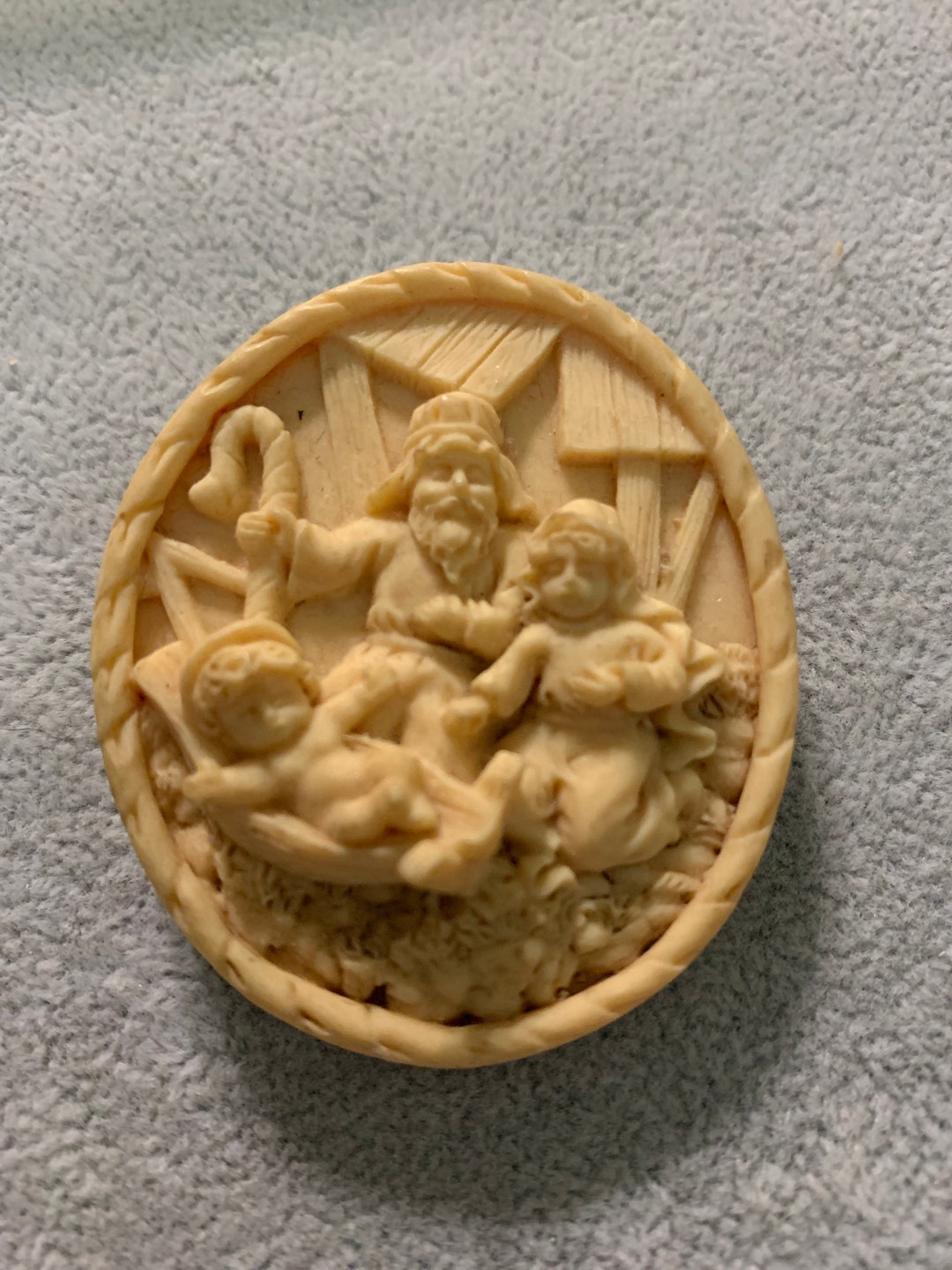 Manger Scene Jesus Mary and Joseph Nativity Brooch Pin - Etsy