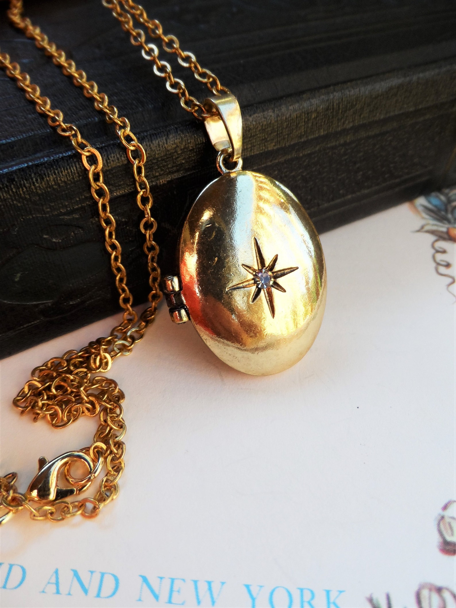 Vintage Style Locket Necklace Oval Locket Star Design Crystal ...