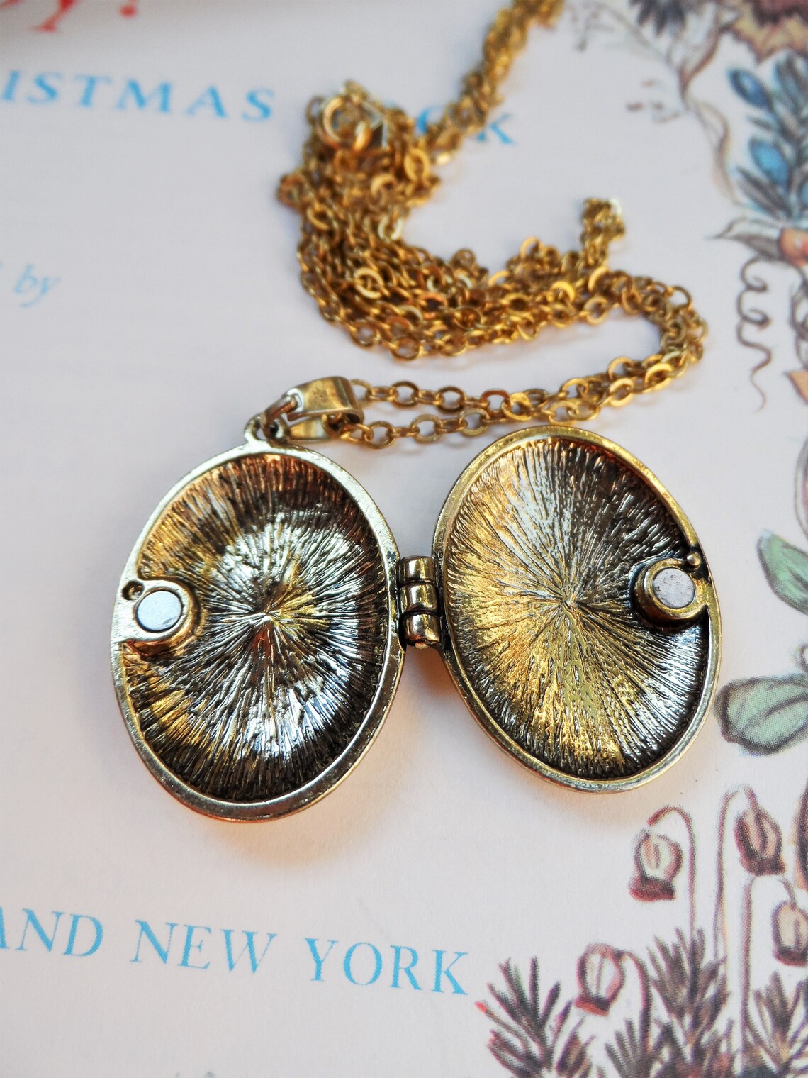 Vintage Style Locket Necklace Oval Locket Star Design Crystal - Etsy