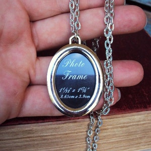 Long Necklace Picture Frame Pendant Oval Photo Frame Textured Chain ...