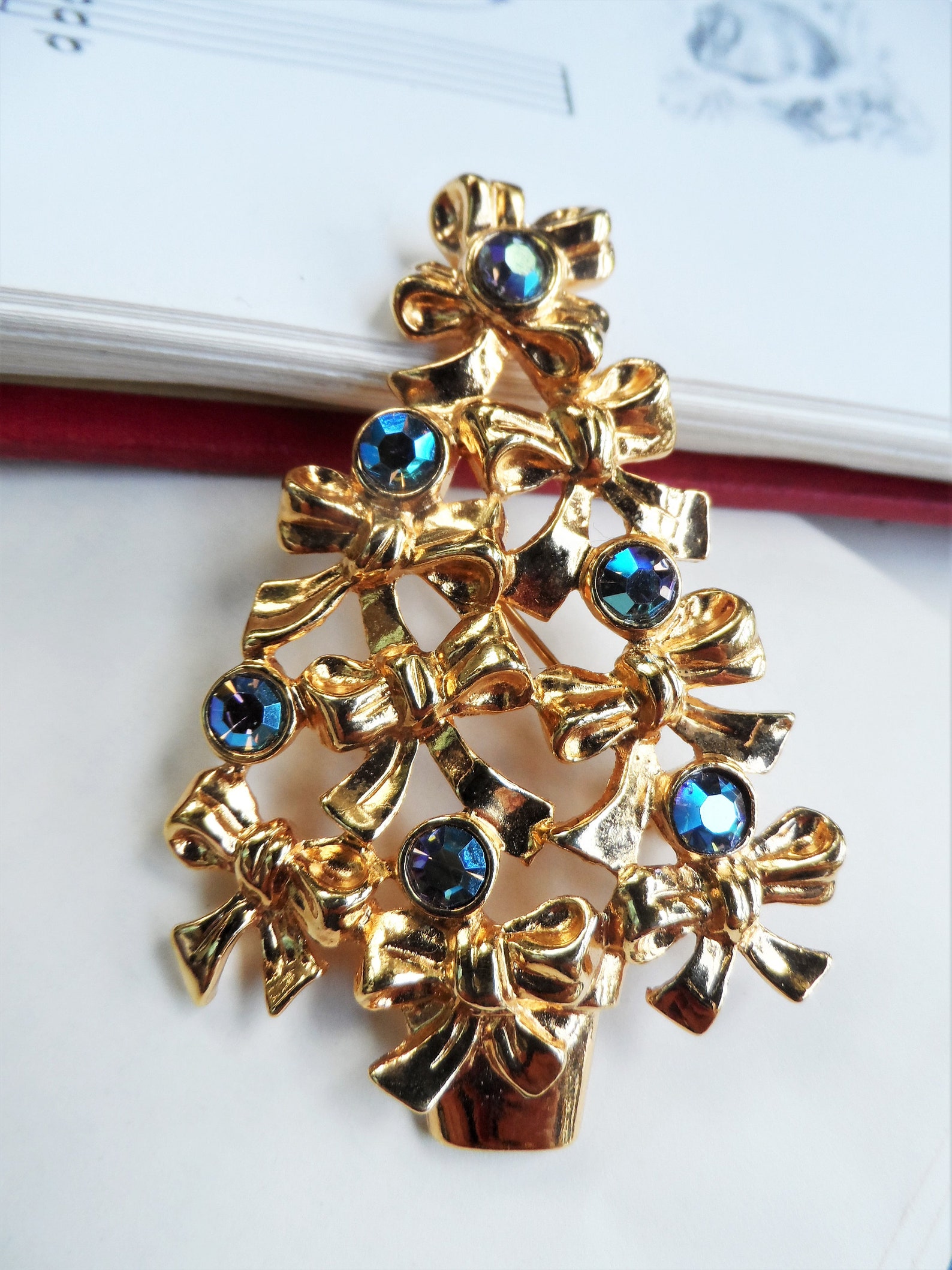 Vintage Avon Christmas Tree Brooch Aurora Borealis AB Glass Rhinestones ...