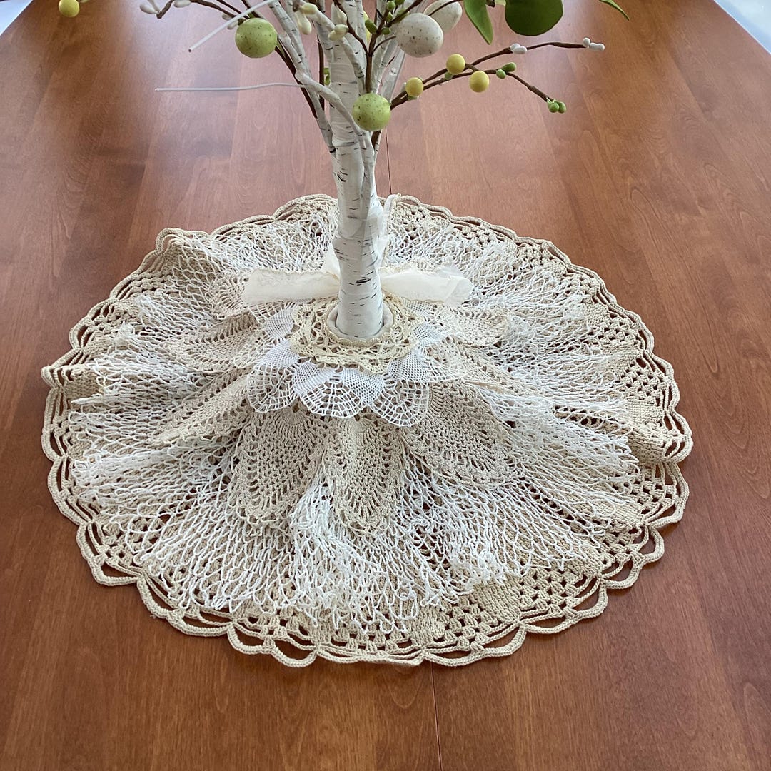 Vintage Doily Small Tree Skirt, Tabletop,white and Ecru Cotton Doilies ...