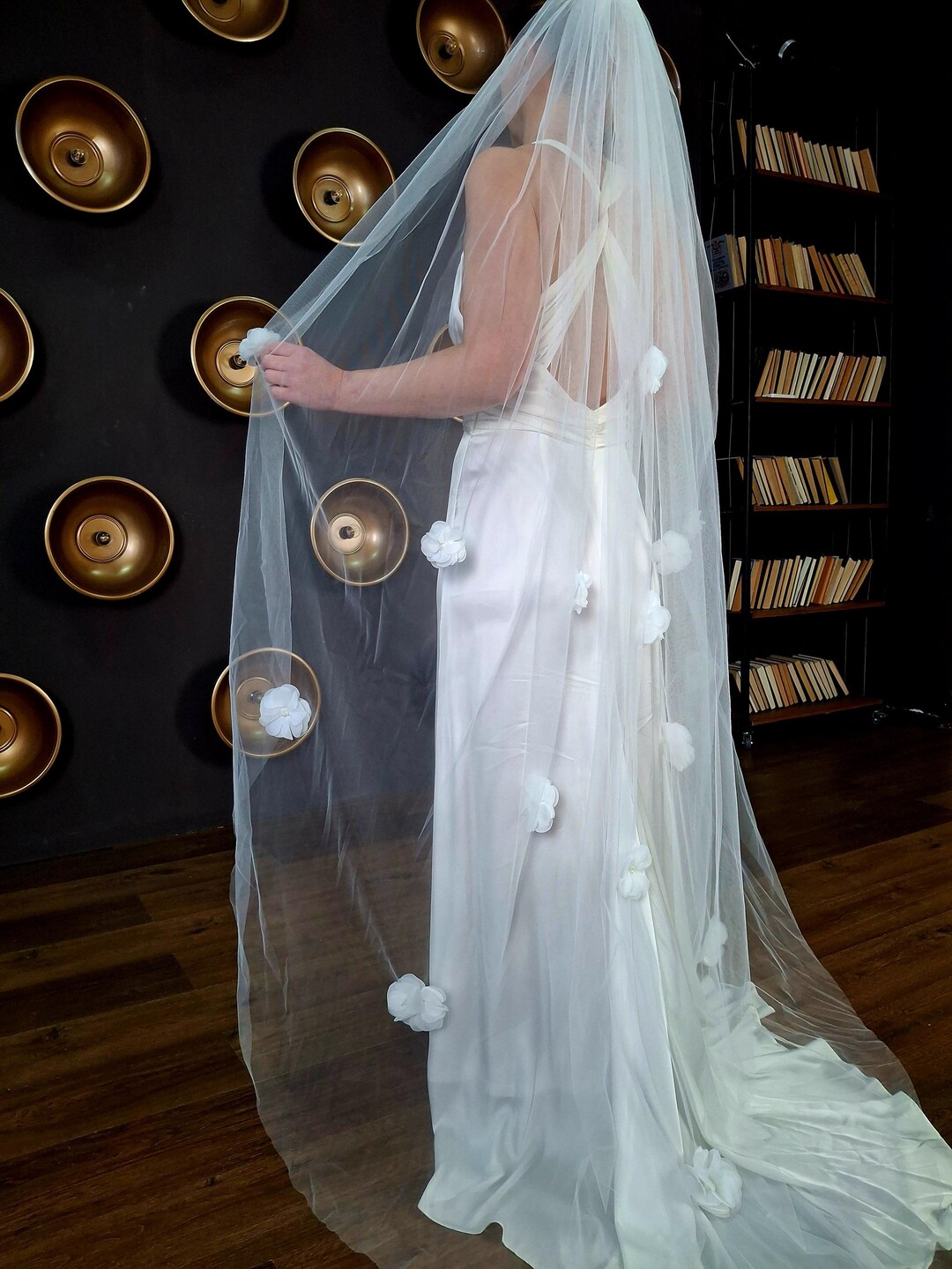 3d Flower Veil Floor Length Veil Wedding Veil With Petal Flowers ...