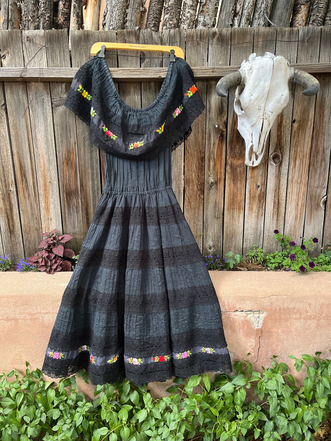 Vintage Mexican Fiesta Dress Floral Embroidered Off-the-shoulder Summer ...