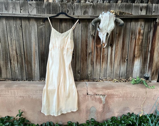 Vintage Lingerie 1940s Palest Green Lightweight Silk Crepe Handmade Pjs ...