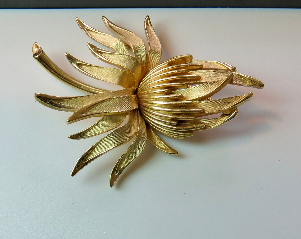 Trifari Flower Brooch Bold Gold Tone Blossom Jacket Brooch - Etsy