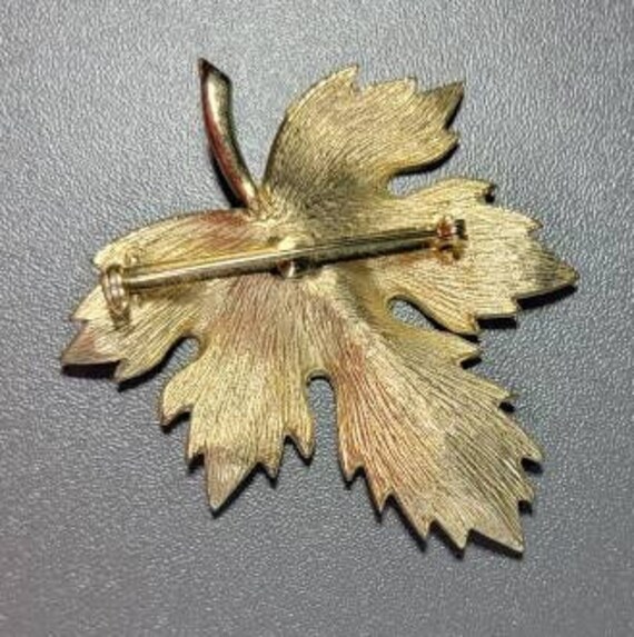 maple Leaf brooch green enamel spring time jewelry - Gem