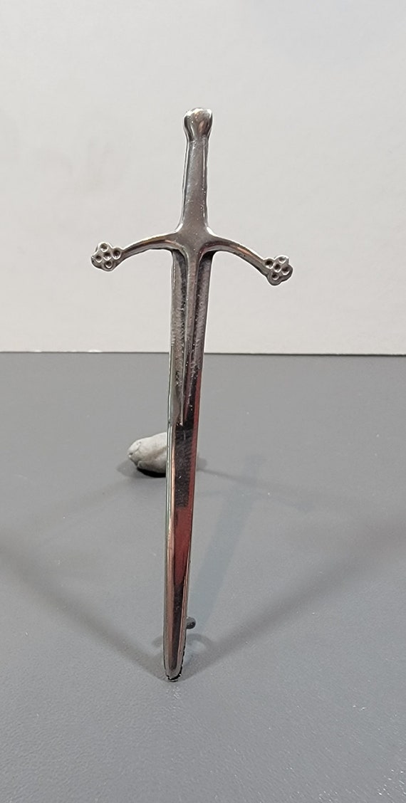 Dagger brooch - Gem