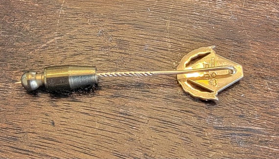 renault lapel pin 18 karat yellow gold with enamel - Gem