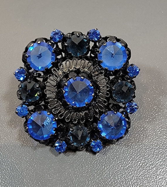 blue rhinestone brooch schreiner style black enamel - Gem