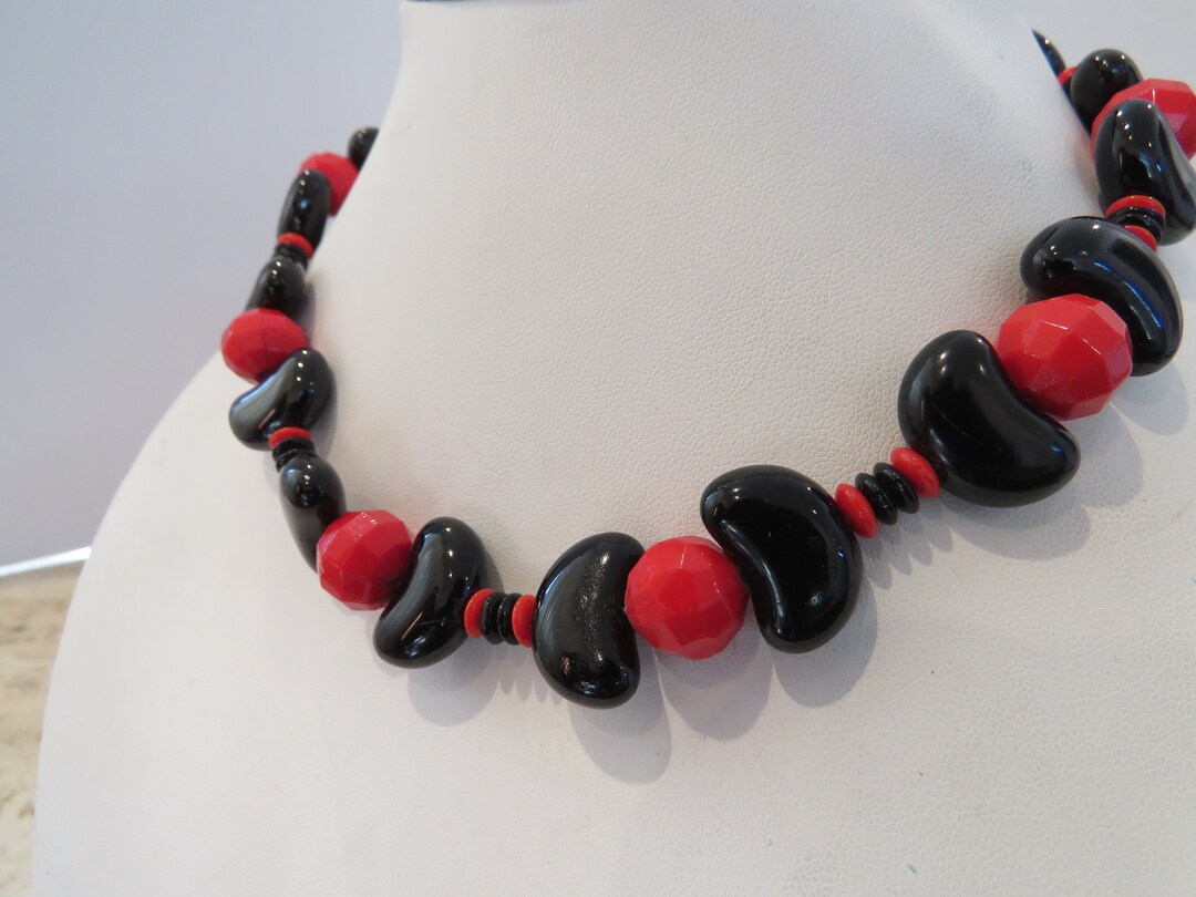 Red and black bead necklace kidney shaped beads speherical vintage ...