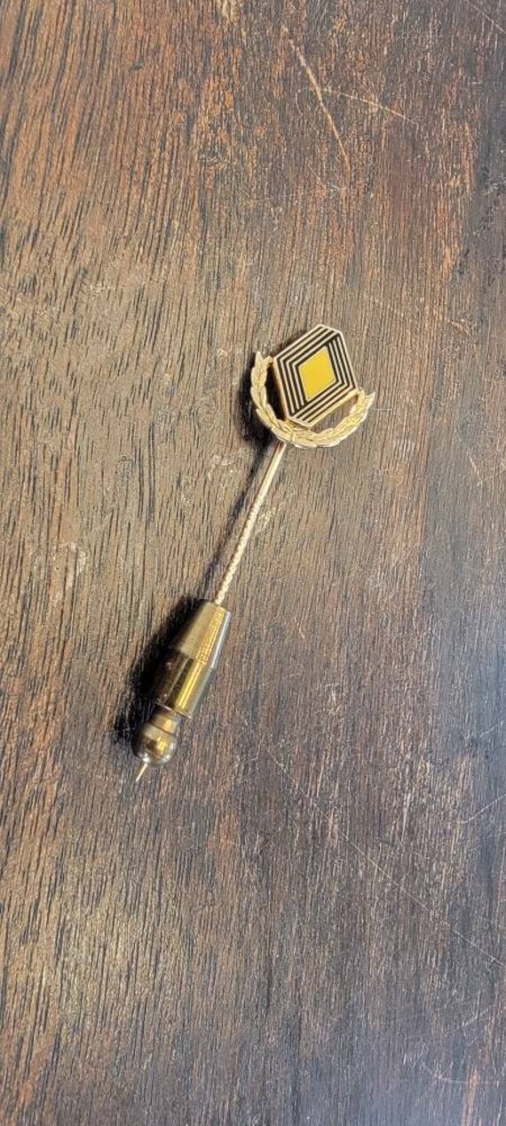 renault lapel pin 18 karat yellow gold with enamel - Gem