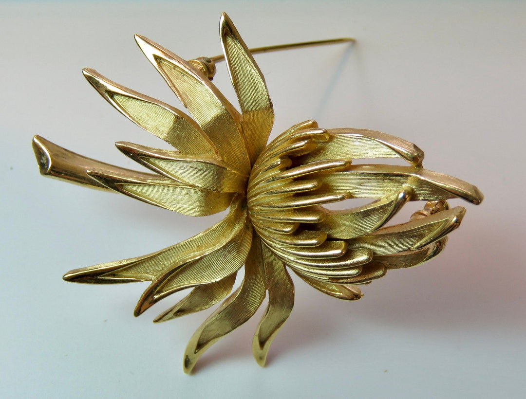 Trifari Flower Brooch Bold Gold Tone Blossom Jacket Brooch - Etsy