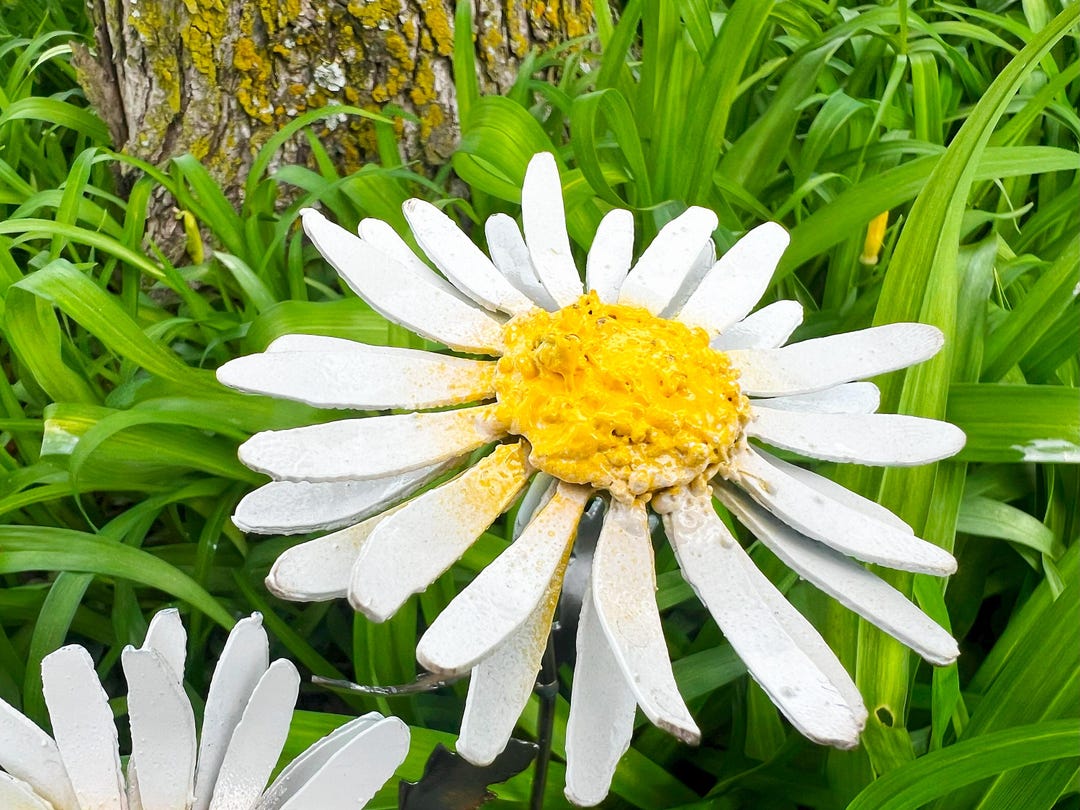 Handmade Metal Daisy Yard Flower: White & Yellow Garden Decor - Etsy