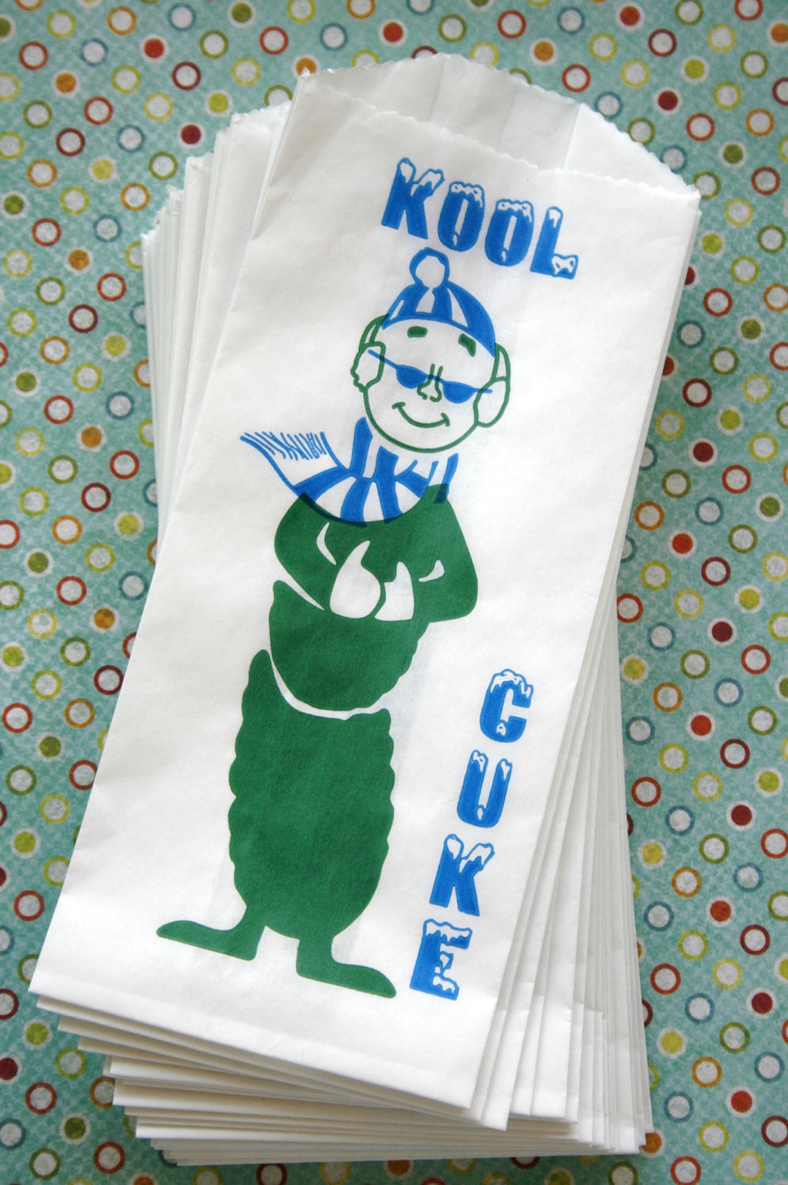 Vintage Style Cool Cuke Pickle Bags - White With Blue and Green ...