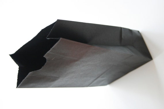 Set of 25 Solid Black Flat Bottom Paper Merchandise or Lunch | Etsy