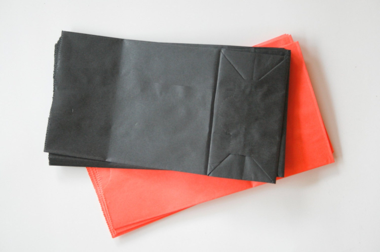 Set of 25 Solid Black Flat Bottom Paper Merchandise or Lunch | Etsy