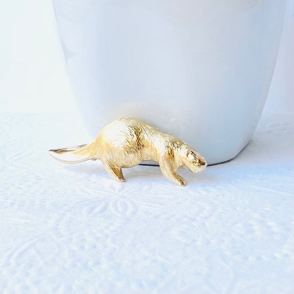 Beaver Brooch - Etsy