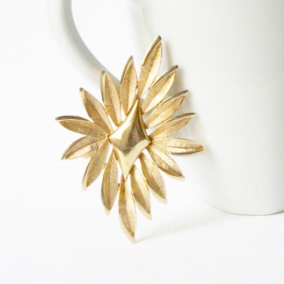 Trifari vintage brooch - Gem