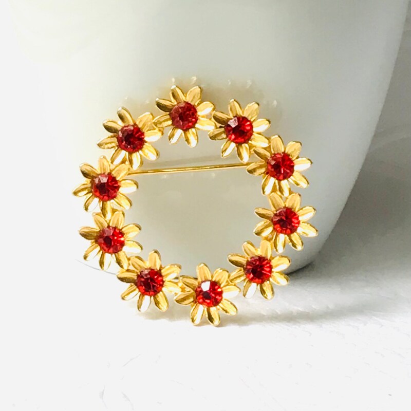 Red Vintage Brooch - Etsy