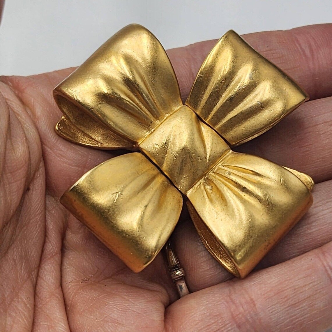 Vintage Signed Elizabeth Arden Matte Gold Bow Dimensional Brooch Hard ...