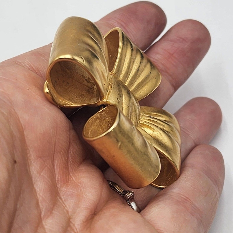 Vintage Signed Elizabeth Arden Matte Gold Bow Dimensional Brooch Hard ...