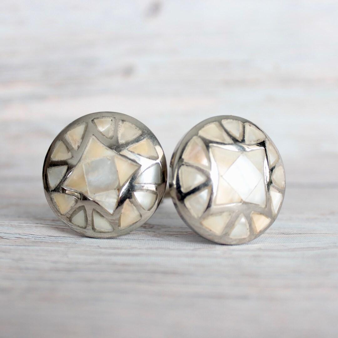 Set of 2 Mother of Pearl Cabinet Knobs With Silver Base - Silver Pearl ...