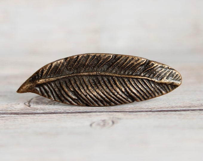 Leaf Drawer Knobs in Antique Brass - Feather Cabinet Knobs - Woodland ...