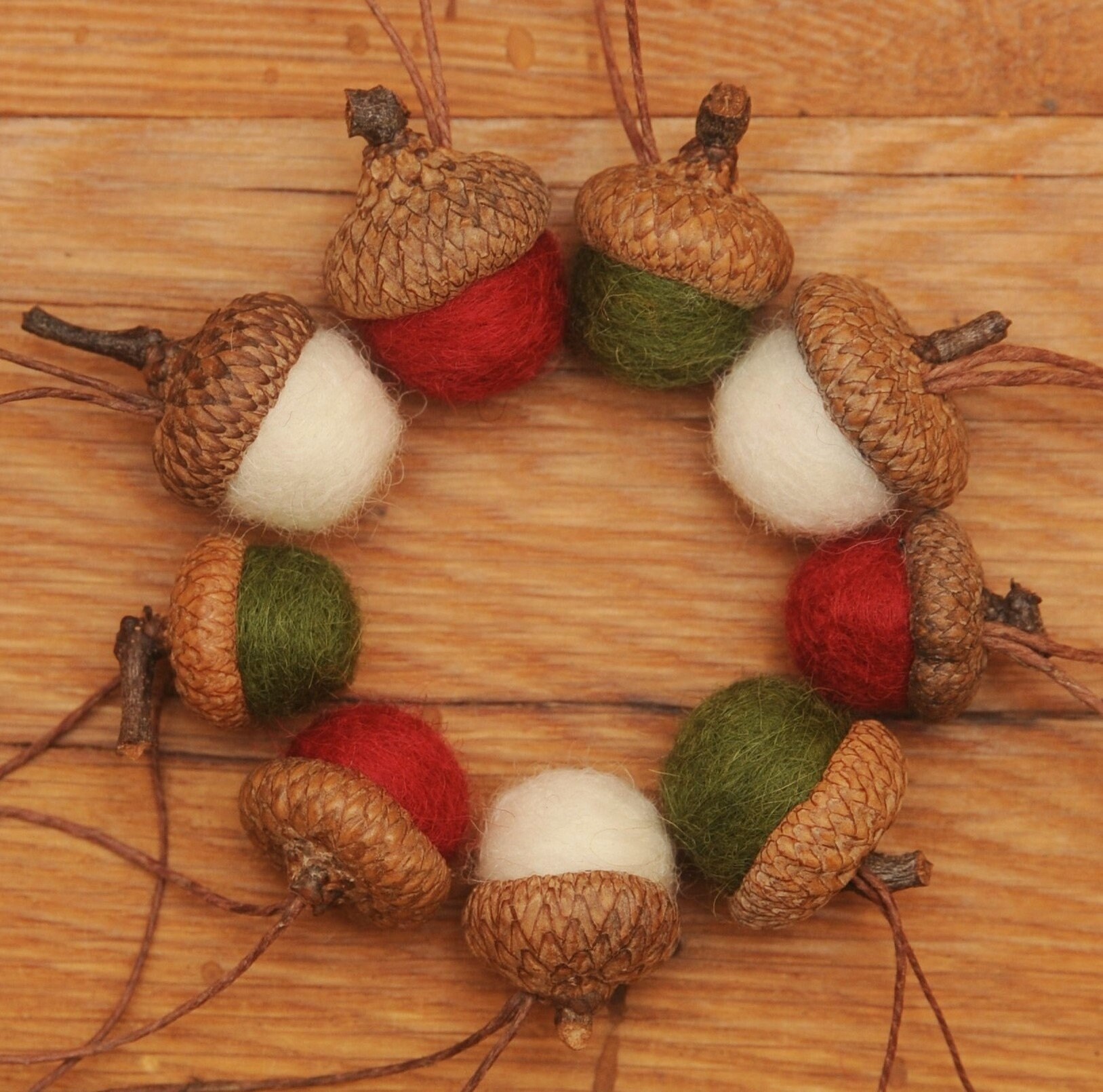 Felted Wool Acorns Ornaments in Red Green & White Also - Etsy Sweden