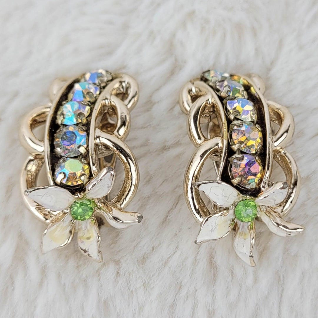 1960's Vintage Aurora Borealis Channel White Enamel Flower Clip ...