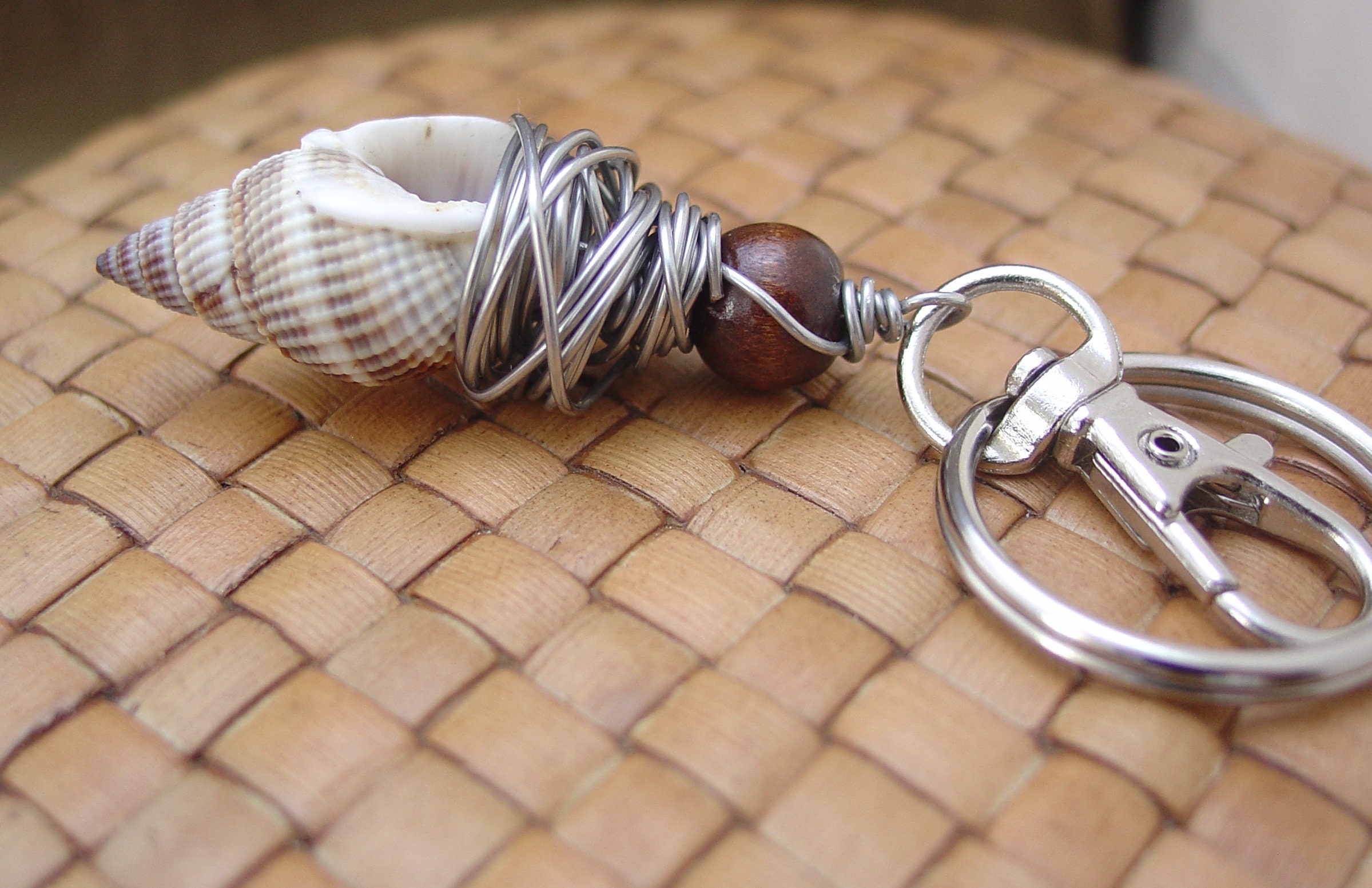 Top Wrapped Sea Shell and Wood Bead Key Chain - Etsy