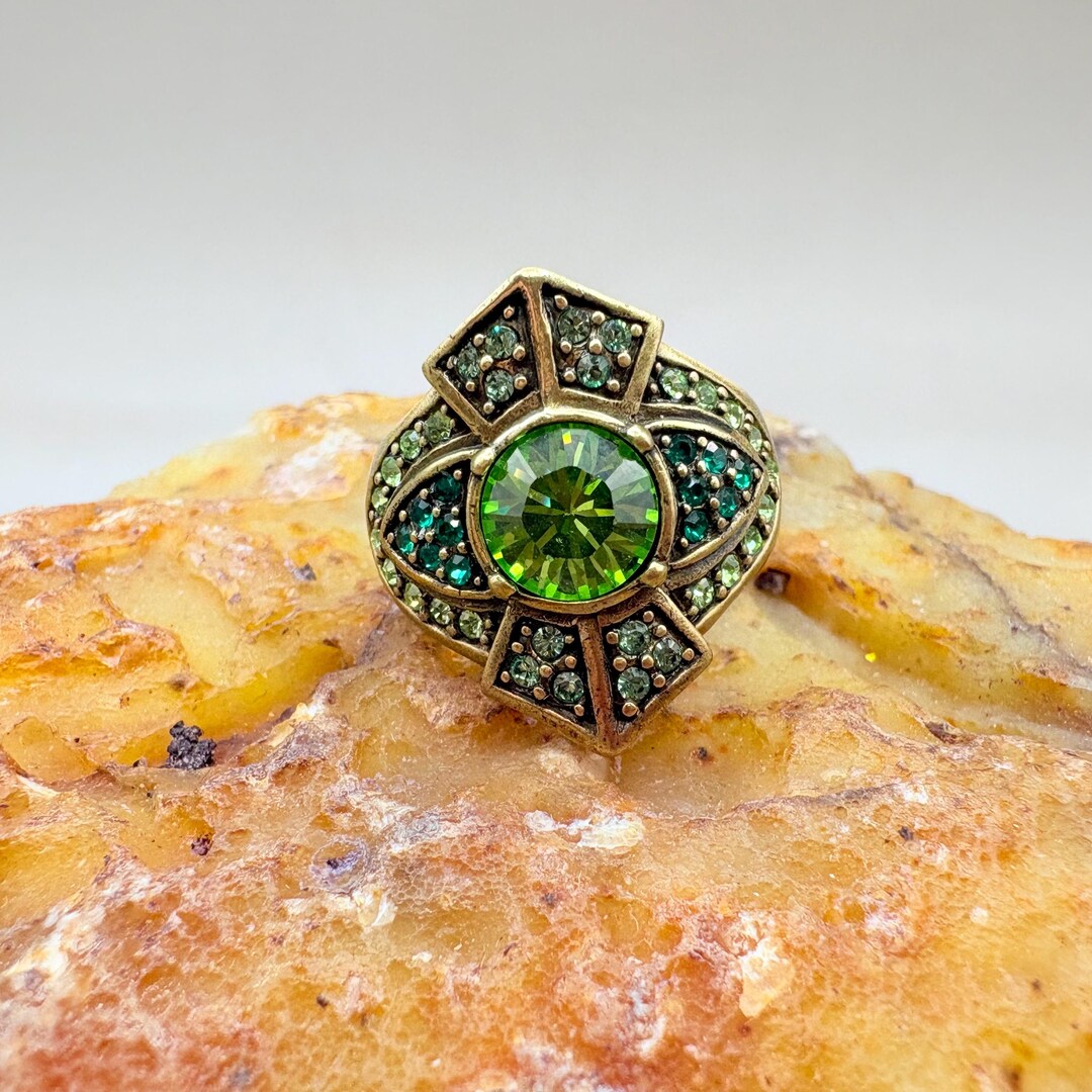 LA VINTAGE Green Crystal Ring – Antique Gold-tone, Art Deco-inspired ...