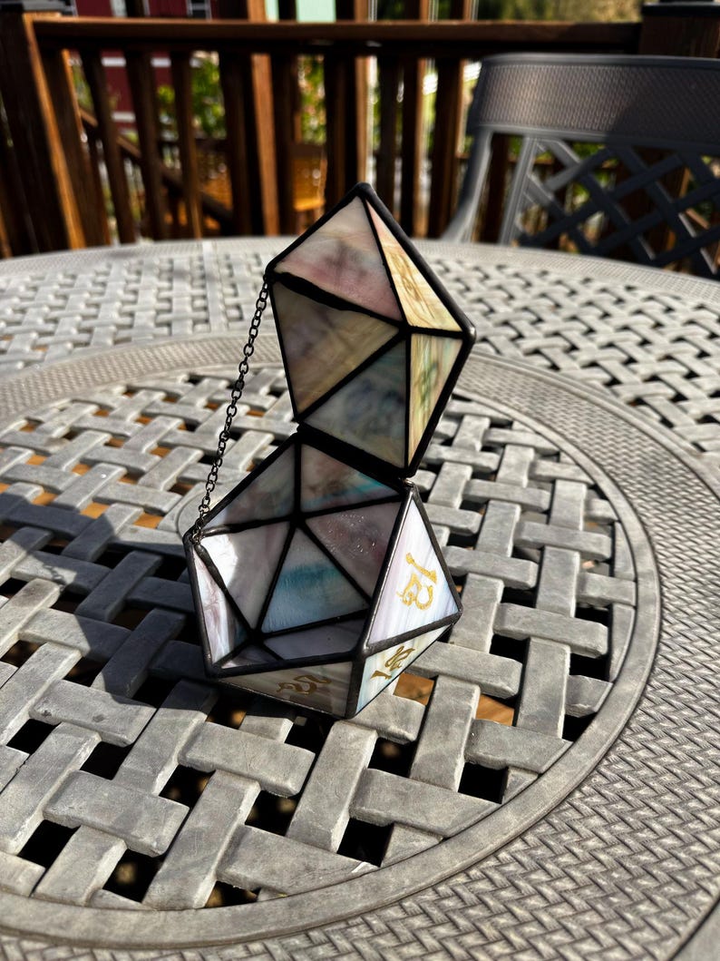 Handmade D20 Stained Glass Lid Opening With Light D&D Cleric Class ...
