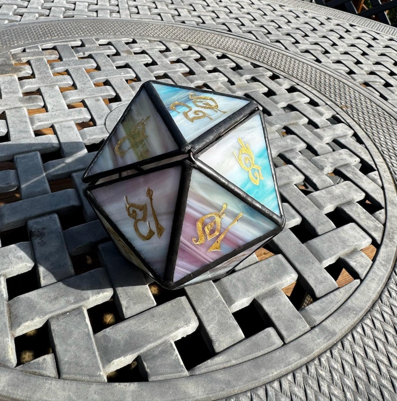 Handmade D20 Stained Glass Lid Opening With Light D&D Cleric Class ...