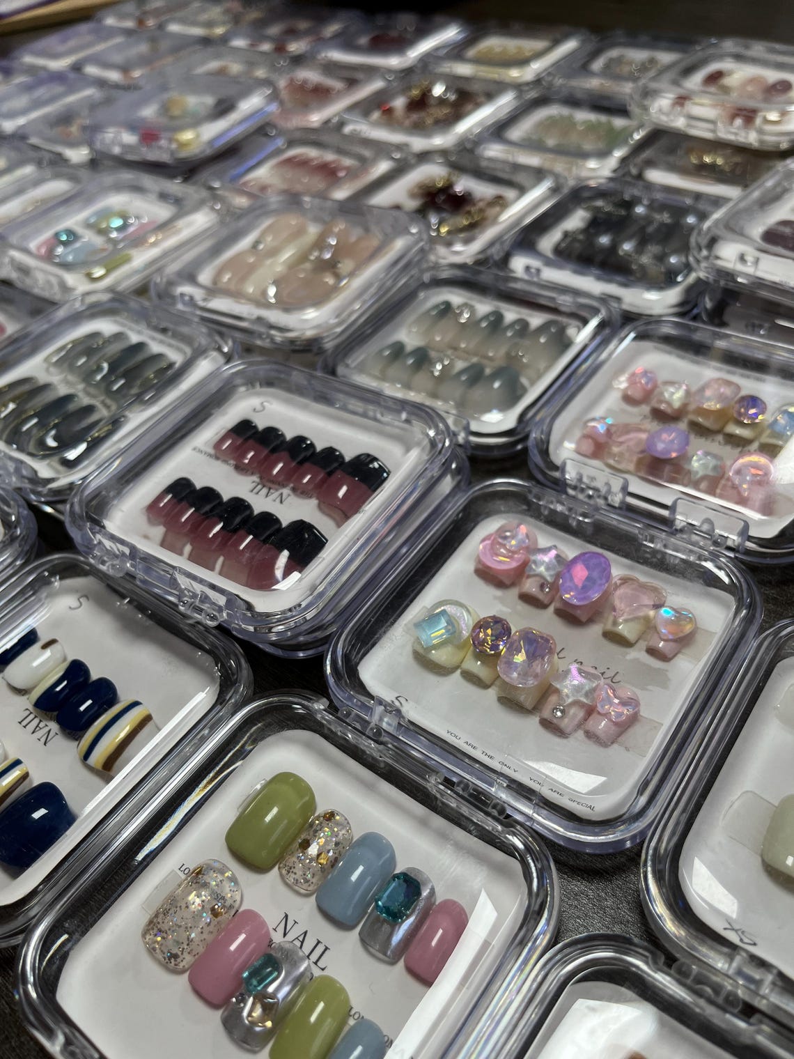 5 Sets Surprise Nails Box, 3D Random Nails Set, Mystery Press on Nails ...