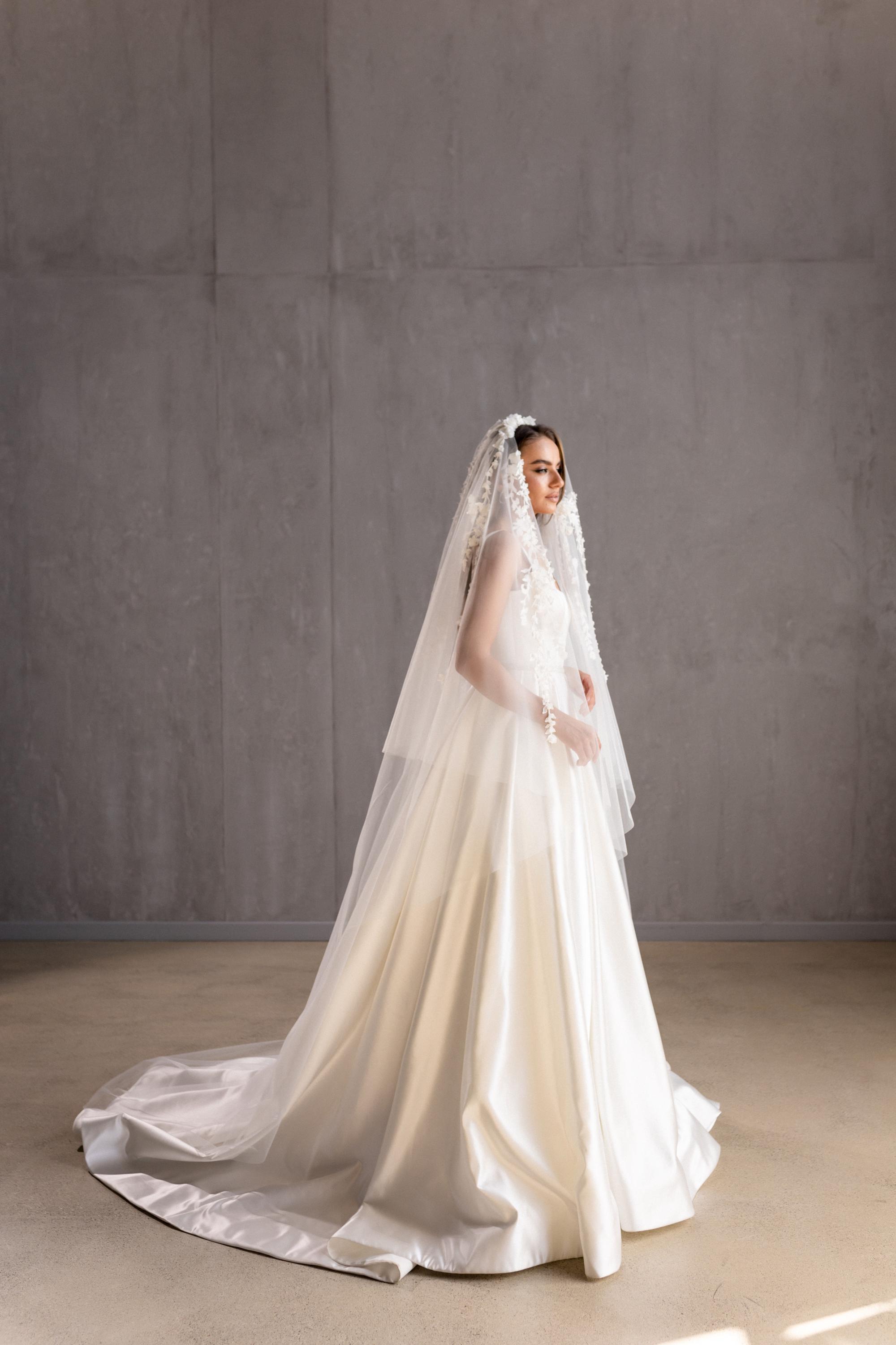 3D Floral Lace Wedding Veil: Ivory Tulle Cathedral Veil - Etsy
