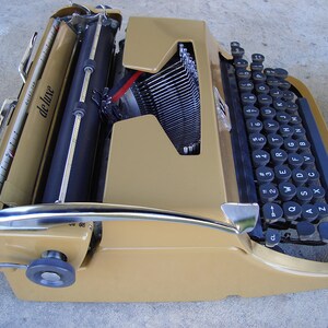Underwood Golden Touch Portable Typewriter (gold) Professionally ...