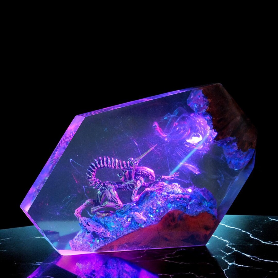 Alien Resin Lamp, Handmade Alien Decor Epoxy Resin Lamp, Unique ...