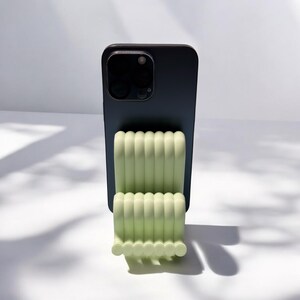 Modern Phone Stand – Minimalist Wave Design Desk Holder for Smartphone ...