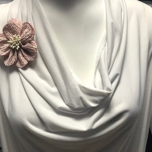 Magnetic Pinless Soft Pink Crinkle Linen With Stamen Center Magnetic ...