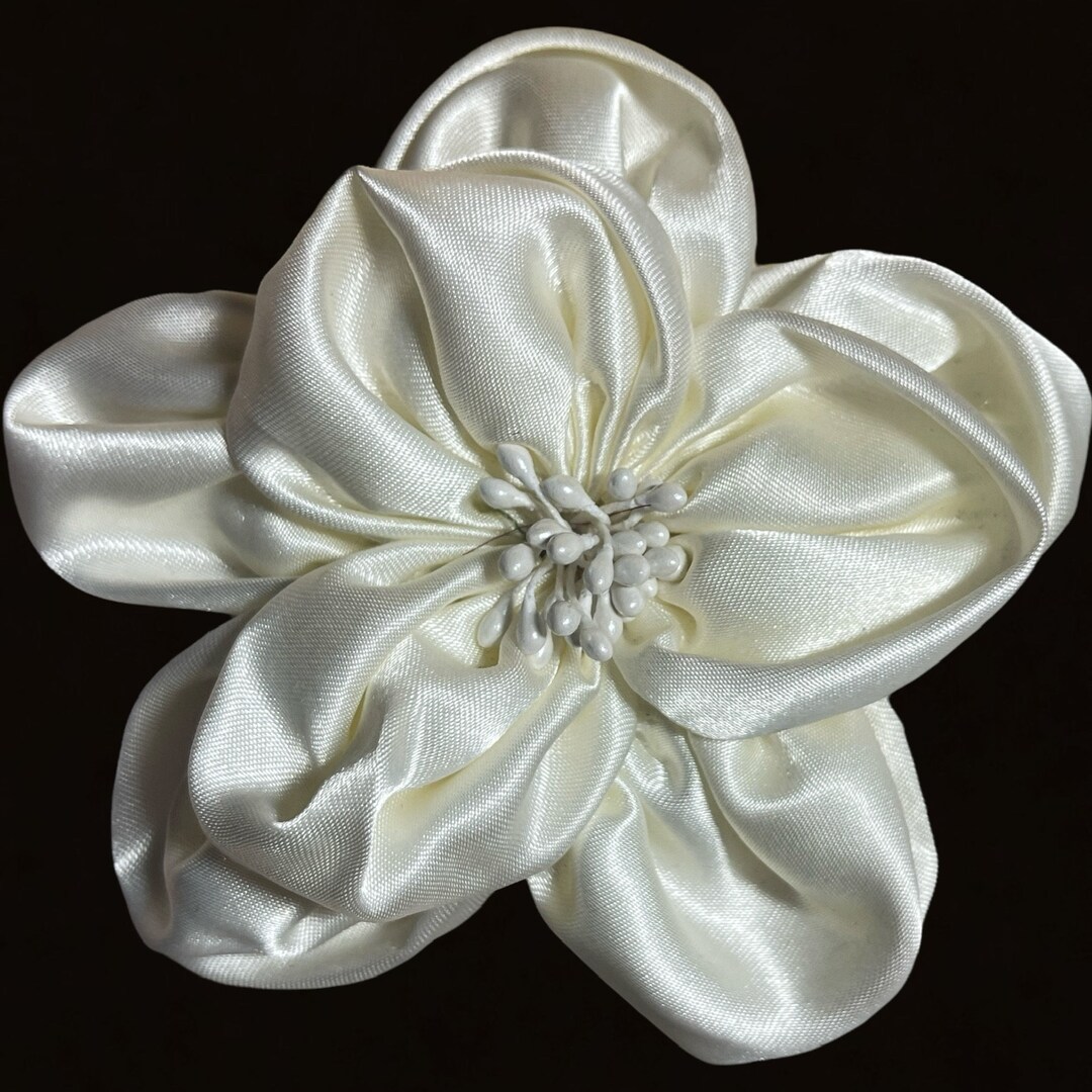 Magnetic Holdflower Pin Flower Brooch Cream Satin Fabric Flower Pin ...