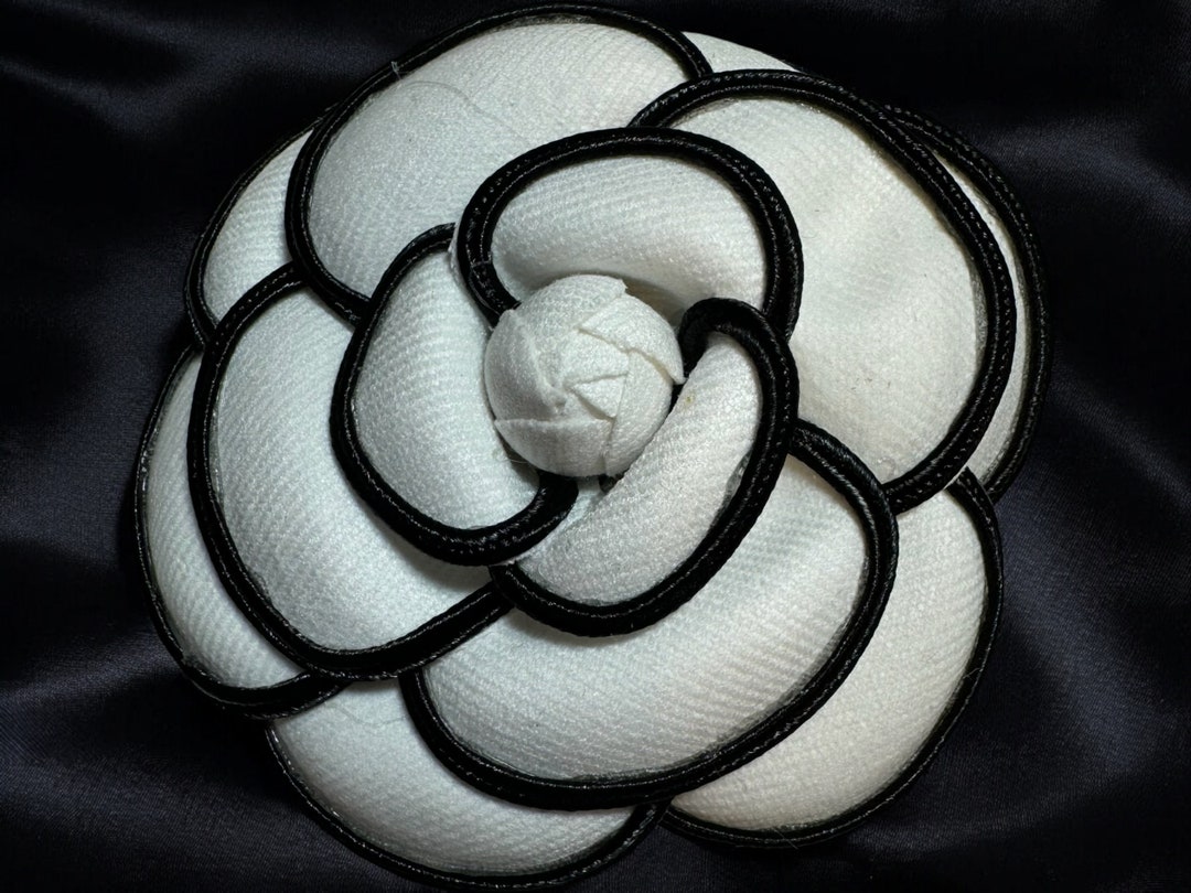 Magnetic Hold Flower Pin Flower Brooch White With Black Trim Petal ...