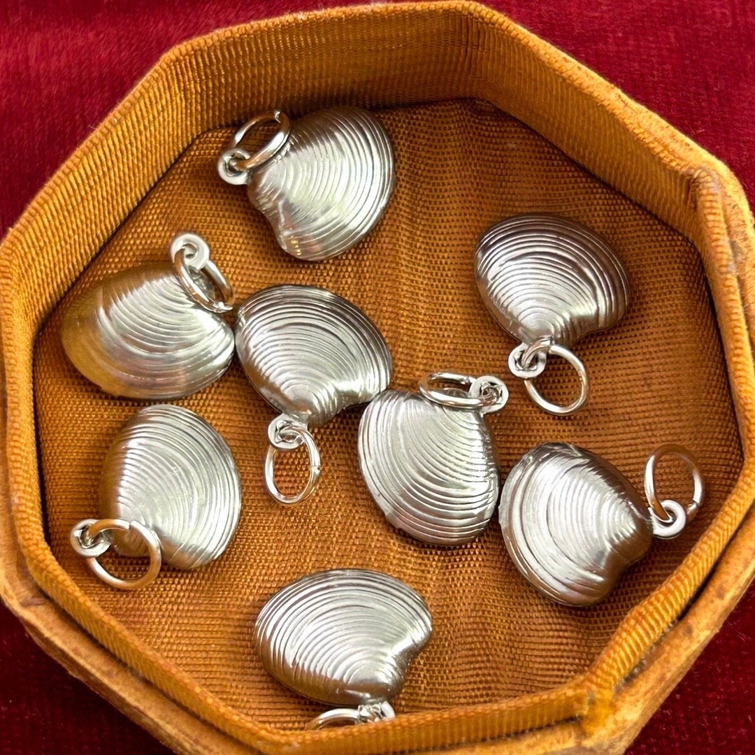 Clam Seashell Charm Tiny Charms for Bracelets Dainty Necklace Pendants ...