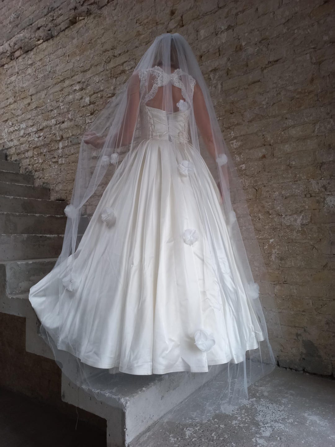 3d Floral Veil Chapel Length Veil Floral Wedding Veil With Airy Flowers ...