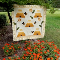 Bee Quilt - Etsy