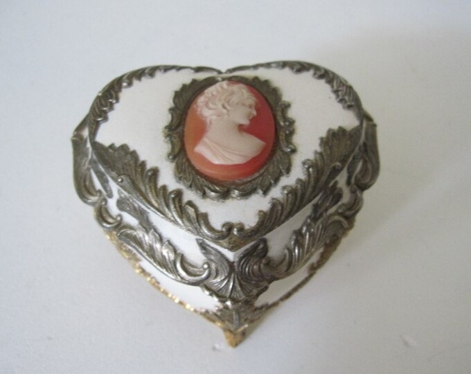 Vintage Heart Shaped Cameo Music Box - Etsy