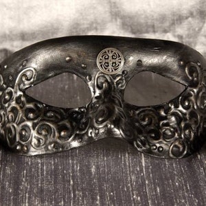 Labrinto (labyrinth) Mask, Black and Silver Eyemask With 3D Swirls ...
